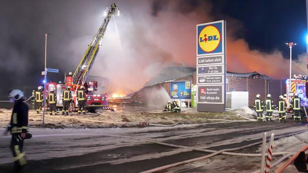 Großbrand zerstört Lidl-Markt - Ostfriesische Nachrichten
